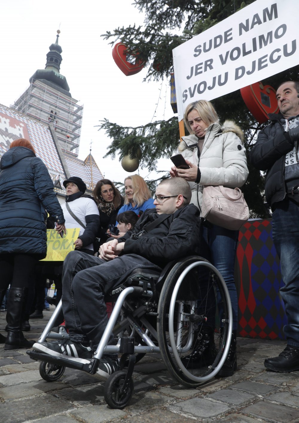 Obruč se steže , dokazi se množe , informacije cure , maske padaju ... Obruč se steže , dokazi se množe , informacije cure , maske padaju ...